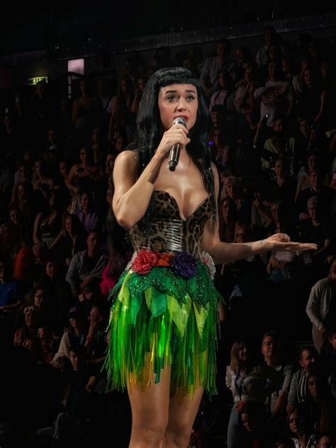 Katy Perry Cleavage Booty Sexy Stage Prague Lifetimes Tour Hot Celebs