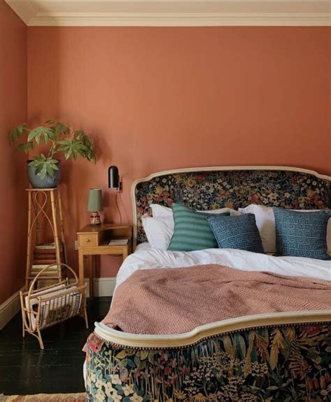 Elegant Bedroom Decor With Orange Walls