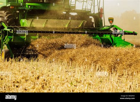 Combine Header Hi Res Stock Photography And Images Alamy