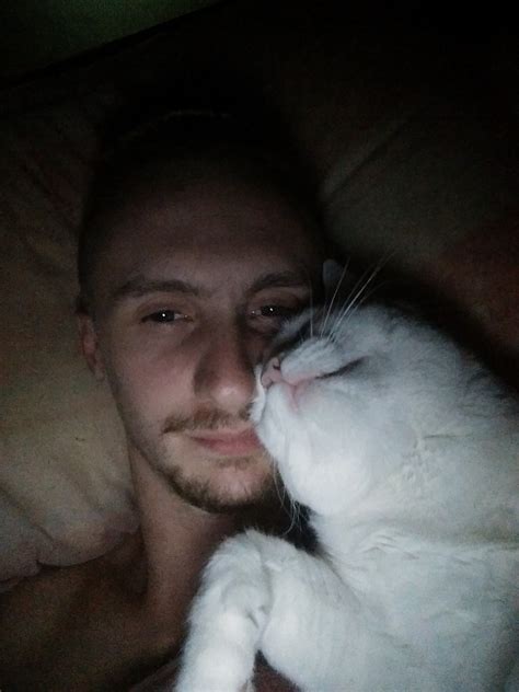 This Is How I Know She Loves Me R Aww