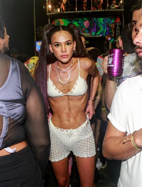 Carnaval 2023 Bruna Marquezine Gasta R 32 Mil Em Looks Em Salvador