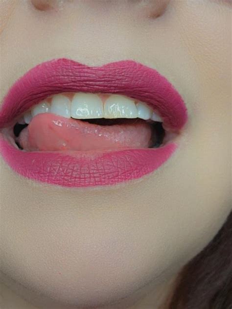 Kiss Kiss R Lips