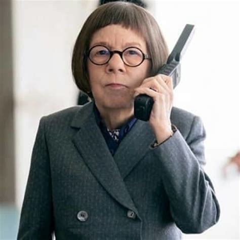 Linda Hunt Net Worth