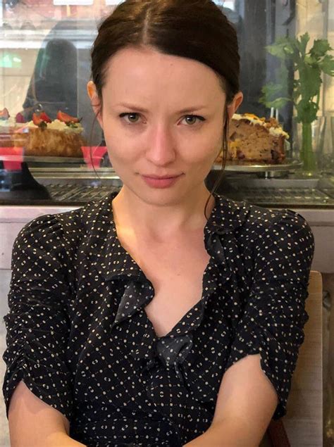 Emily Browning Scrolller