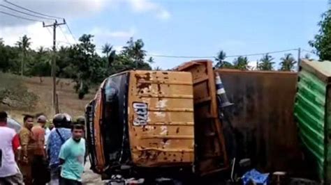 Truk Kontainer Tabrak 7 Mobil Dan 1 Motor Di Datae Sidrap 1 Orang Meninggal Tribun