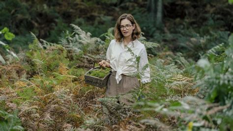 Lily James And Ralph Fiennes Star In 1930s Archaeology Drama The Dig