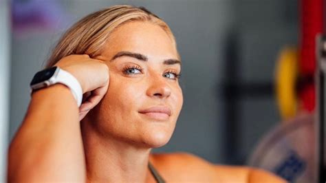 Powerlifter Kristin Dunsmore In Two Piece Workout Gear Is Confident