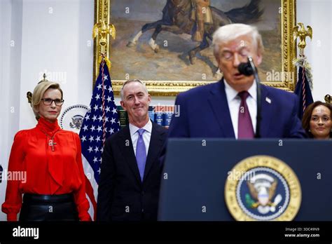 Gsk Ceo Emma Walmsley L And Gilead Sciences Ceo Daniel Oday 2 L