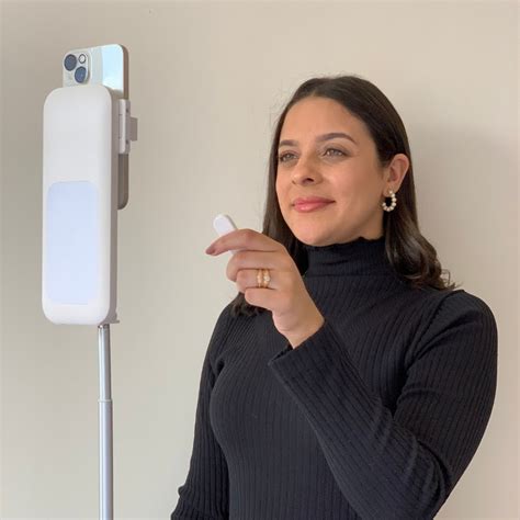 Theandra Almeida Youtube