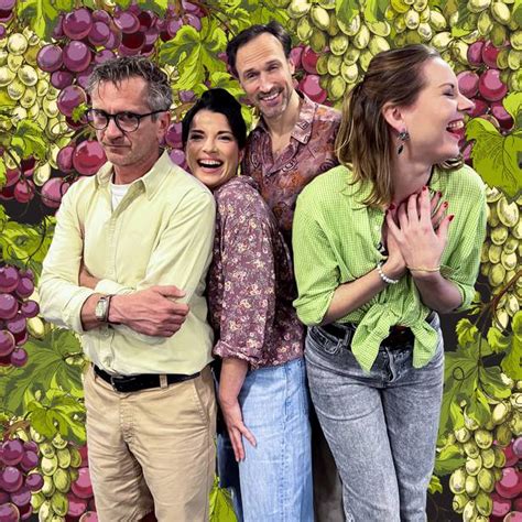 PelikĀni Un VĪnogas