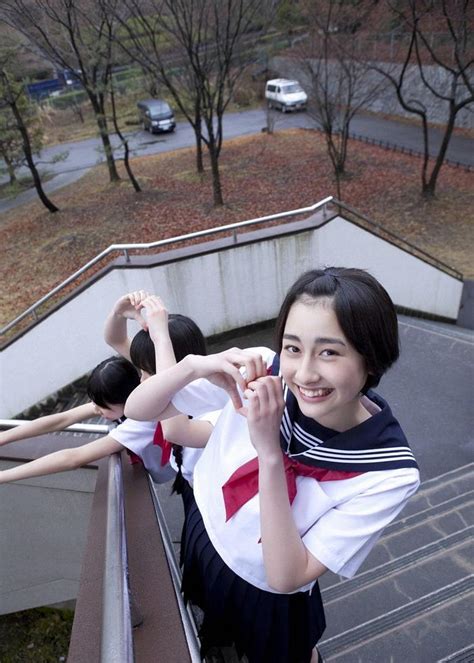 日本组合桃色幸运草z 女学生的教室写真