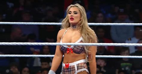 Wwe Star Suffers Wardrobe Malfunction During Live