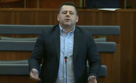 Bekë Berisha E Mbron Dimal Bashën Nuk Duhet Me U Bullizu Në Këtë Nivel