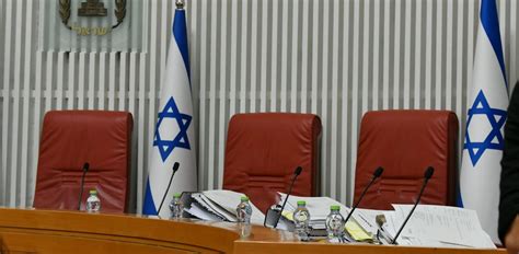 סוף לנייר בקרוב אפשר יהיה לעקוב אחרי תיקים בעליון דרך האינטרנט גלובס