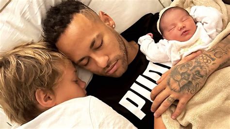 Modelo Garante Que Neymar é Pai Da Sua Filha Está Fugindo Do Dna