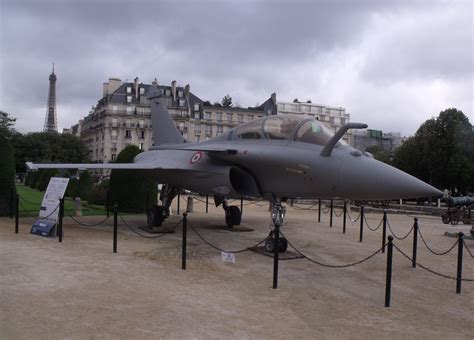 Quand Le Rafale B01 Se Posa Au Cœur Du Très Chic 7e Arrondissement De Paris