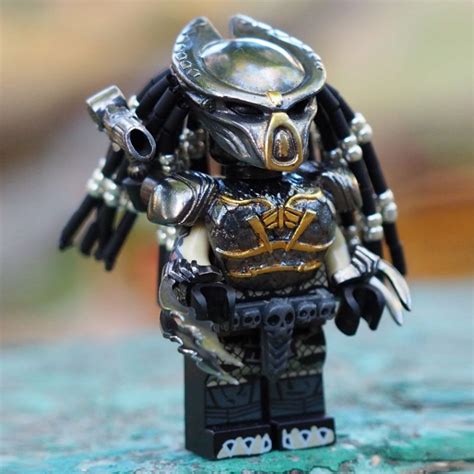 Fugitive Pregator Lego Custom Set №2 Gold Brick Predator