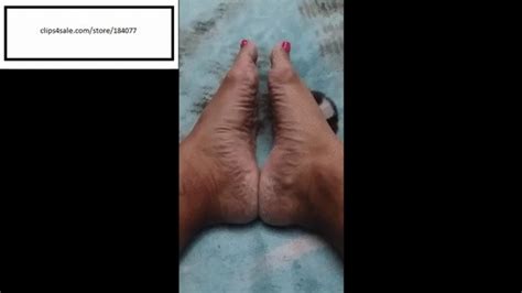 Kristi Shows Off Them Itchy Dry Soles Delicious Ff Feet Clips4sale