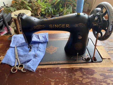 Singer Sewing Machine Hobbies And Toys Collectibles And Memorabilia