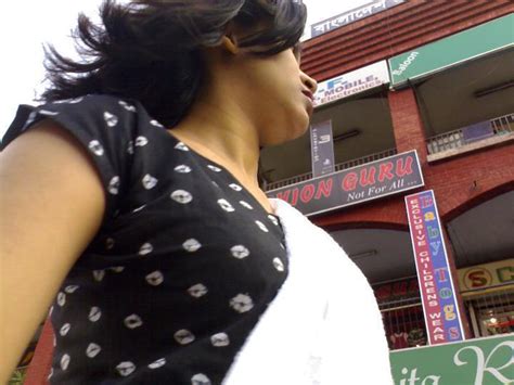 Desi Young Girls Mobile Hidden Cam Pics Boobs Ass Wet Hot Mama