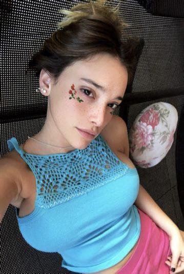 [2b2h] Busty Selfie 🇦🇷 R Politecurves