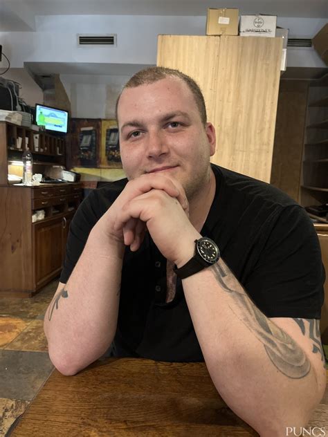 Dromedár Pálca Egy 27 éves Sugar Boy Lakhelye Budapest