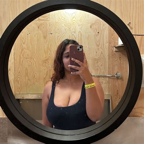 🔞after A Cold Plunge Cleavage Porn Hot Sex