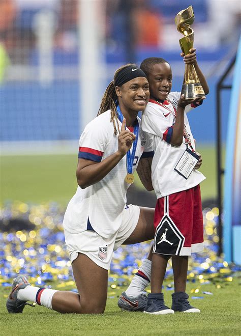 Jessica Mcdonald The Lone Mom On U S Womens Soccer Team Dedicates