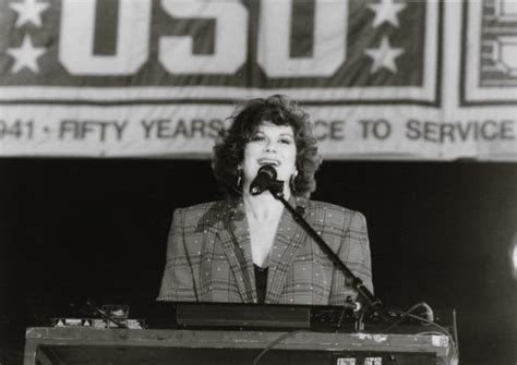 Breaking Iconic Singer Songwriter Kt Oslin Passes