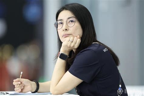 郭晶晶以裁判长身份参加巴黎奥运，社媒发文出发巴黎