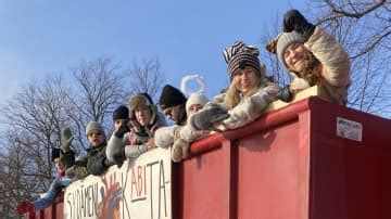 In Pictures High School Seniors Celebrate Penkkarit Tradition Yle