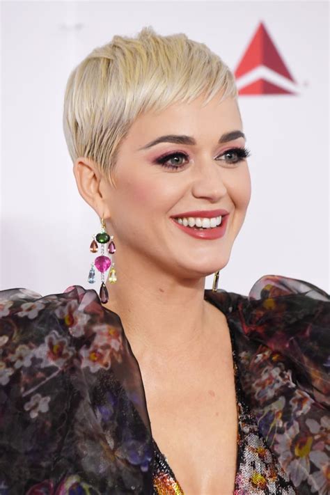 Katy Perry Blonde Pixie Haircut With Blunt Cut Bangs Atelier Yuwaciaojp