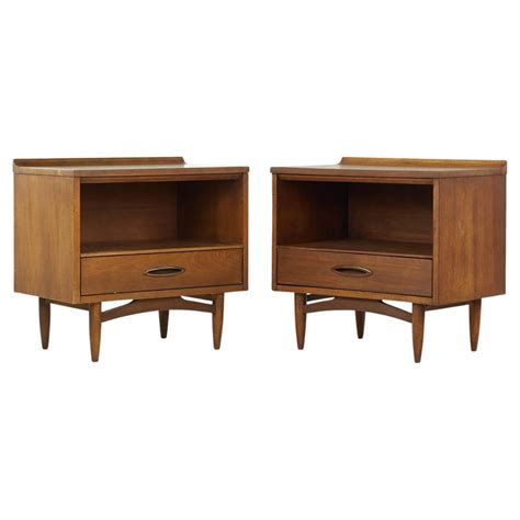 Broyhill Sculptra Midcentury Walnut Nightstand Pair For Sale At 1stdibs
