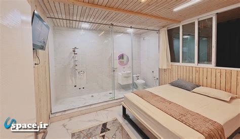 کلبه شیشه ای لاوهوم رامیان