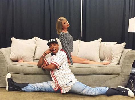 Taylor Swift Shows Off Flexibility New Squad Member The Hollywood Gossip