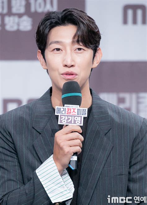 포토 강기영 전직 의사 역이자 조력자