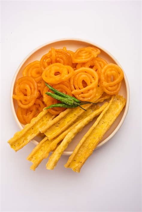 दीपावली के लिए बनाएं एक या दो नहीं बल्कि पांच तरह का फाफड़ा 5 Different Varieties Of Fafda