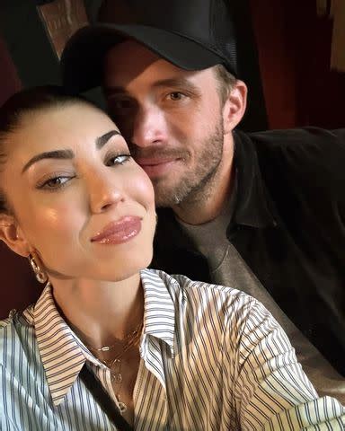 Kaley Cuocos Sister Briana Marries Brian Logan Dales In A New Years