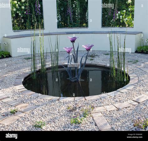 A Small Circle Circular Gravel And Stone Paved Paving Patio Design