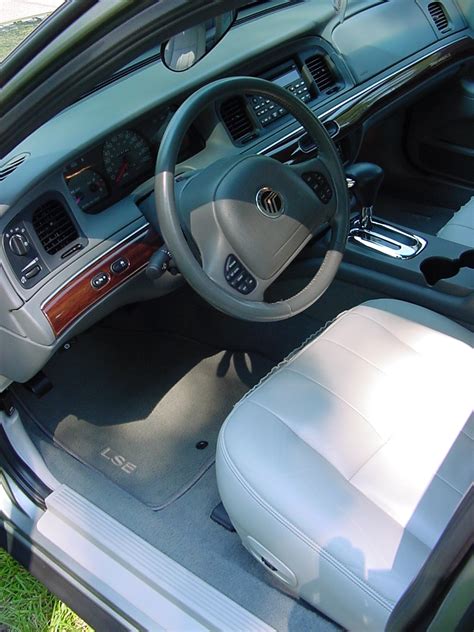 The 2003 Mercury Grand Marquis Lse