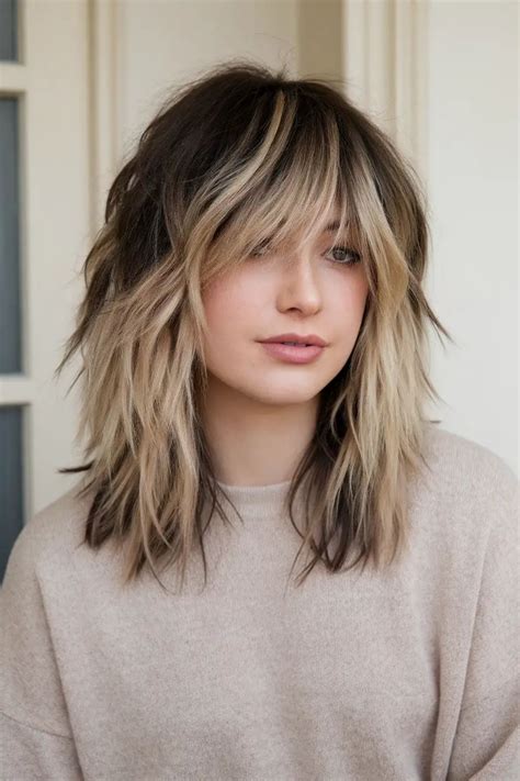 15 Wolf Cuts With Highlights Choppy Layers And Bangs Wolf Cut Hair