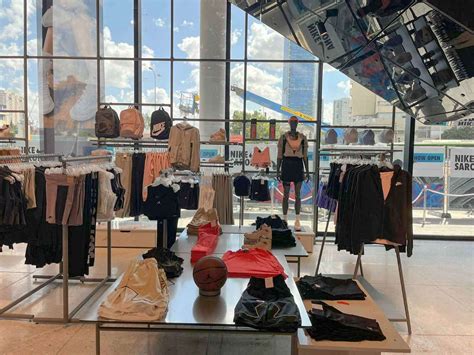 בהשקעה של 50 מיליון שקלים חנות נייקי ענקית נפתחה בתל אביב ישראל היום