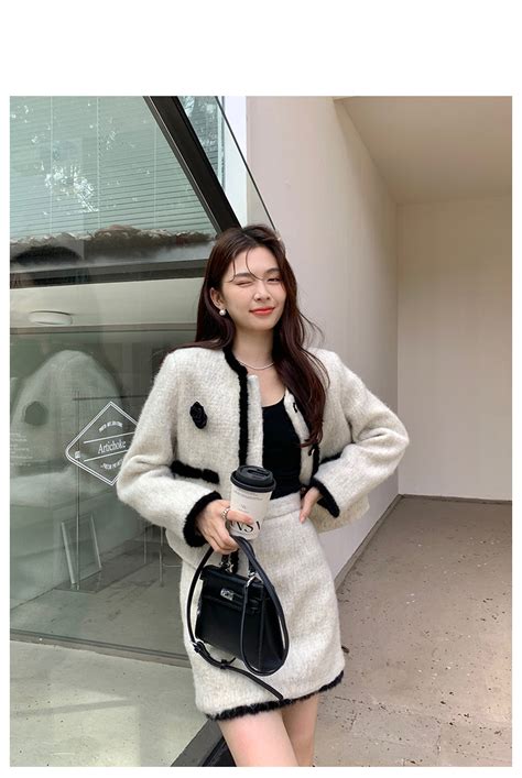 자켓 미니스커트 투피스 라운드넥 긴팔 인조털 페이크퍼 배색라인 플라워 싱글버튼 앞포켓 And 하이웨스트 H라인 일자 미니스커트 세트 겨울 스커트 상하세트 정장 수트 셋업