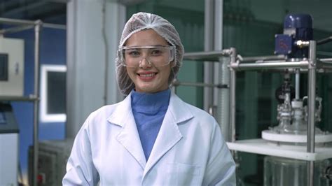 Premium Photo Portrait Of A Woman Scientist In Uniform Working In