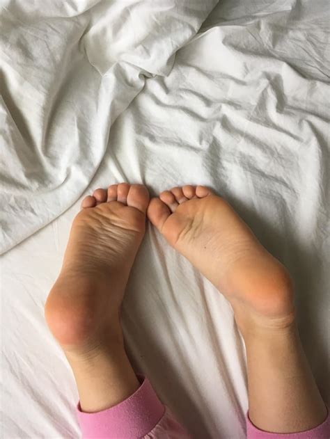 Lick My Tiny Paws From Top To Bottom 😇😈 R Femalefeet