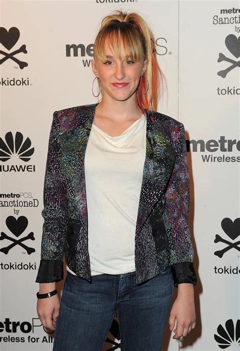 One Direction Opener Camryn Magness Killed In Electric Scooter Accident Yahoo