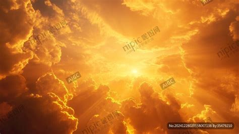 Ai创作图云彩霞光金色余晖 橙色唯美云彩 高清旭日东升 白云金光 逆光唯美金色日出 阳光散射云彩 耶稣光云彩 耶稣光云朵 霞光光线太阳照射