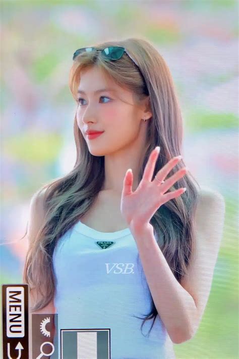 출국하는 사나 핫걸느낌ㅎㅎ 팬플러스 커뮤니티