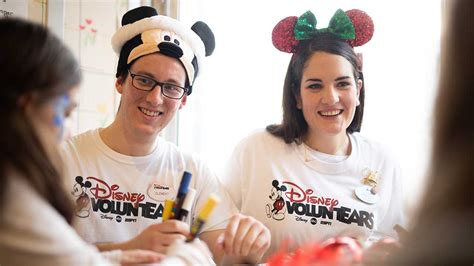 Video Meet The Disney Voluntears Of Disneyland Paris Disney Parks Blog