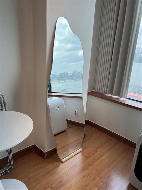 물결무늬 이쁜 전신거울 팔아요 천호동 가구인테리어 당근 중고거래